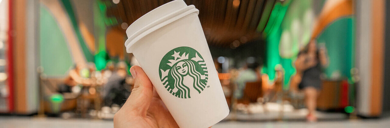 Estratégia da Starbucks para ser mais que um copo de café